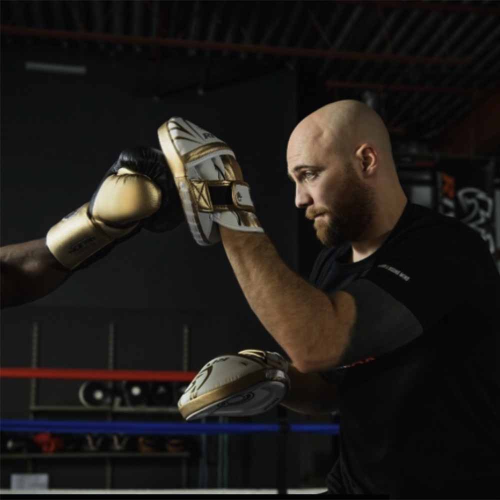 Top 3 punching mitts top class from €200 (2025) – Fight2Win